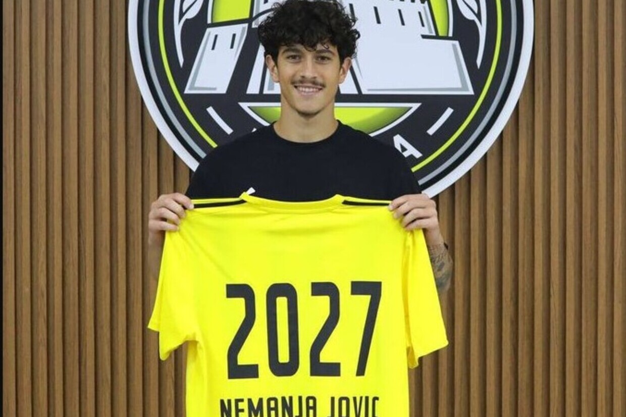 Nemanja Jovic ruma aos Emirados Árabes Unidos