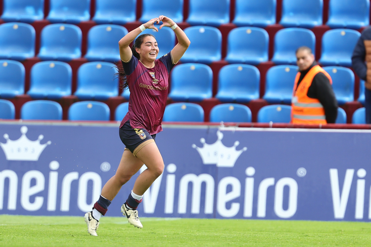 Maile Hayes prolonga ligação com o Torreense